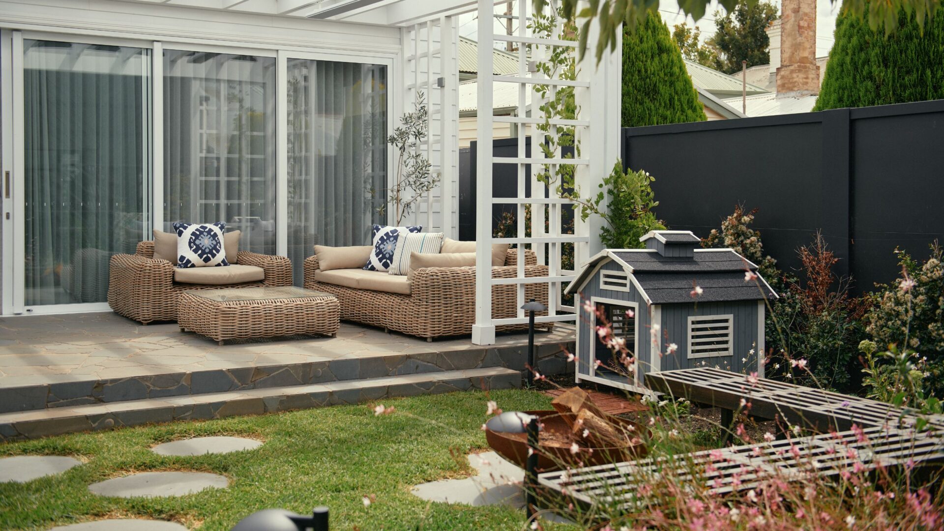 Tips Ideas For Transforming Your Courtyard Modularwalls